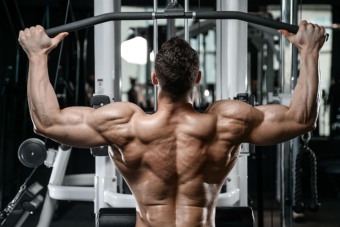 ¿Cómo hacer polea al pecho con agarre abierto y cerrado?