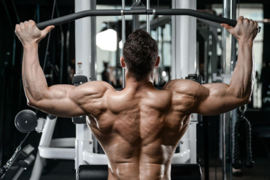 ¿Cómo hacer polea al pecho con agarre abierto y cerrado?