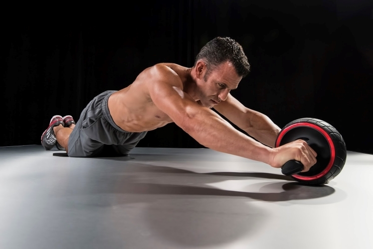 Rueda abdominal ¿Para qué sirve y cómo utilizarla?