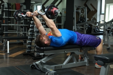 El tiempo bajo tensión muscular y el tempo del levantamiento