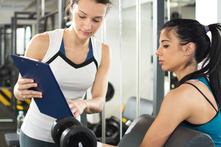 Mujer y la profesión de entrenadora personal